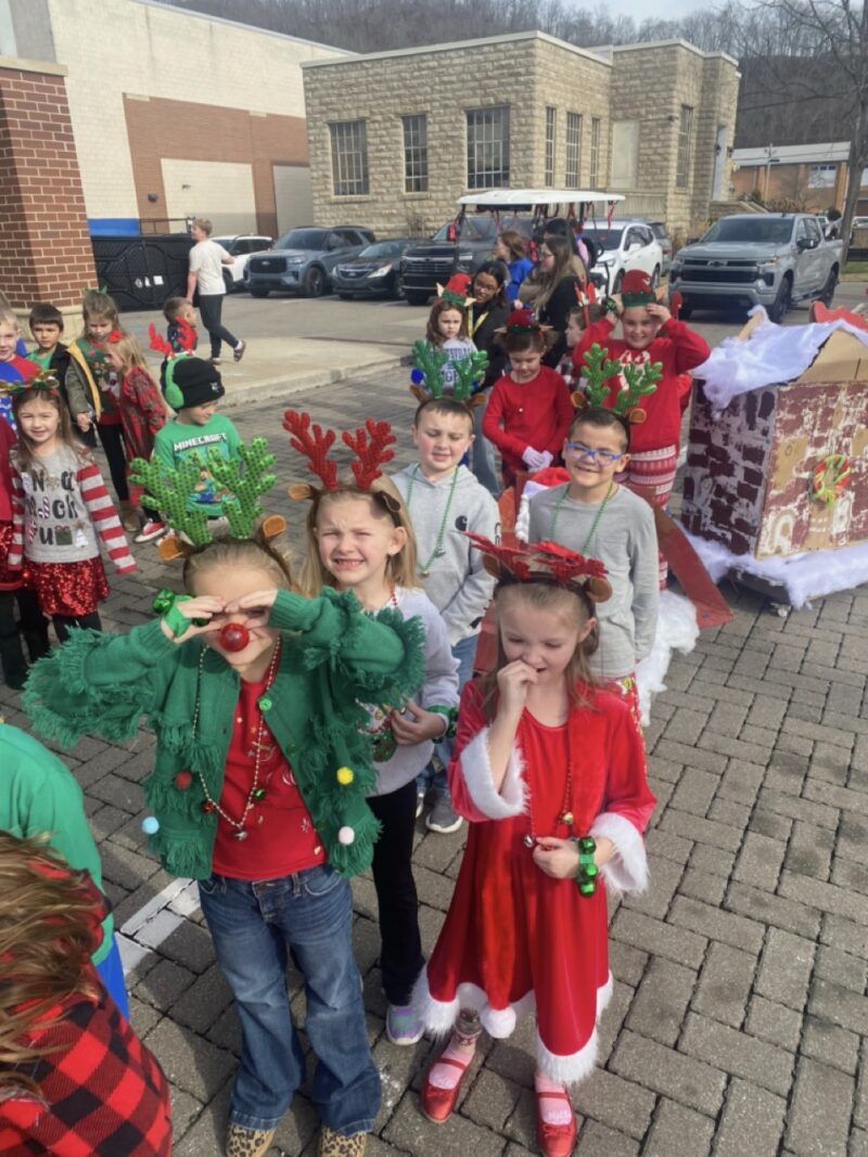 Paintsville Elementary School’s Annual Christmas Parade – Renaissance